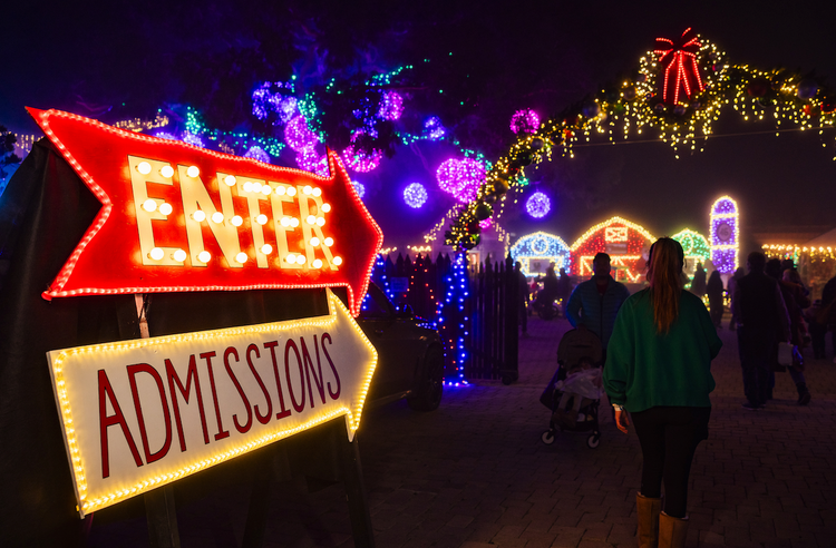 Cambria Christmas Market – TheChristmas.com